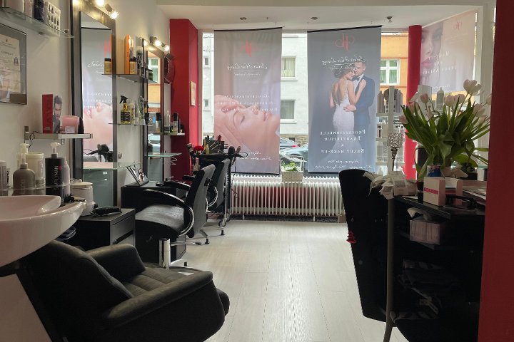 Julias Hair Lounge | Friseur in Witten - Treatwell