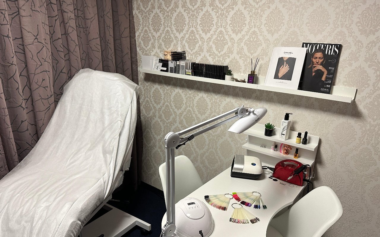 Top 20 salonai teikiantys paslaugą Ilgalaikis gelinis manikiuras ...