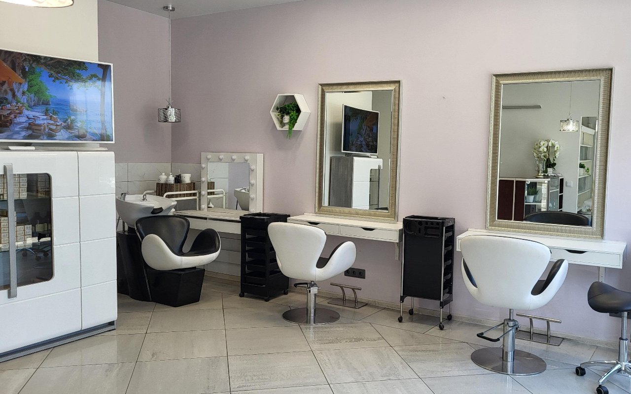 Top 20 salonai teikiantys paslaugą Kirpimas ir plaukų priežiūra rajonas ...