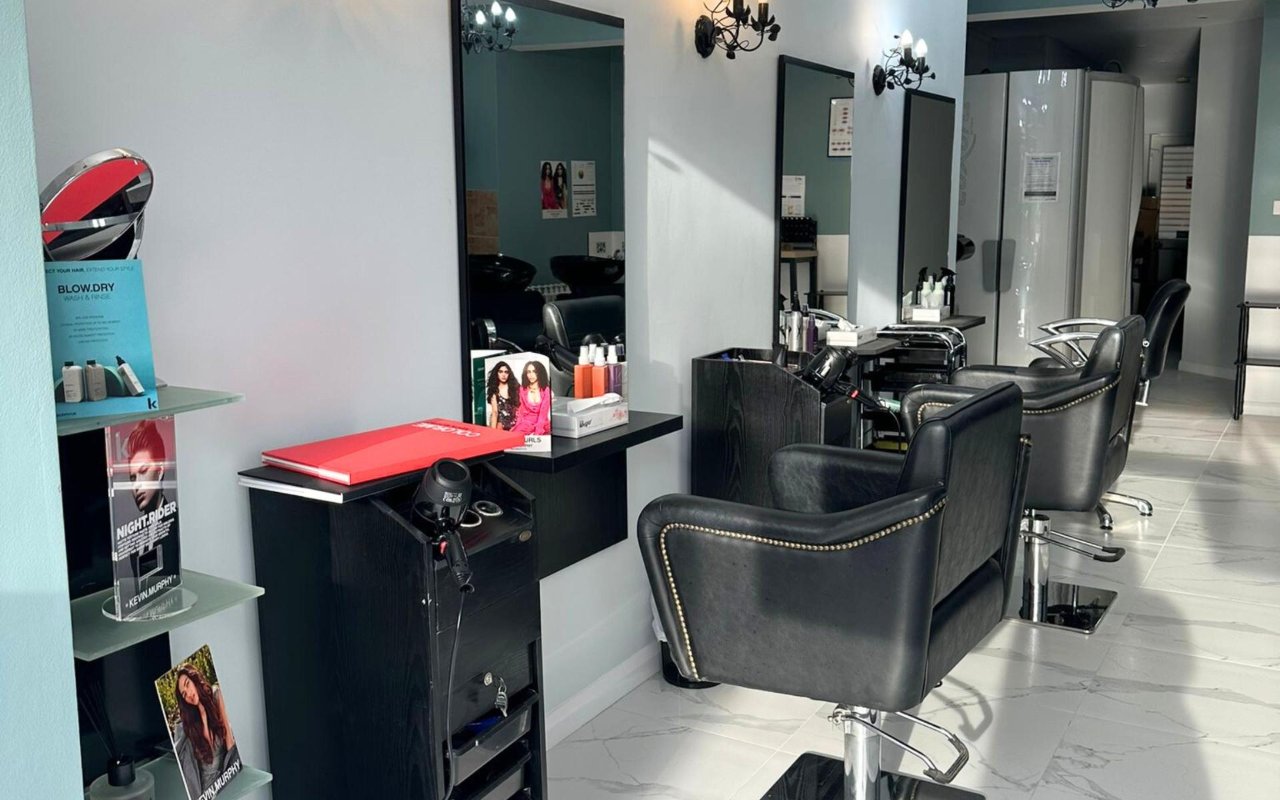 Ladies' Full Head Colouring near Thames View, London - Treatwell