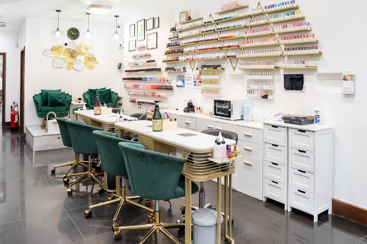 Annie Nails Mayfair | Nail Salon in South Molton Street, London - Treatwell