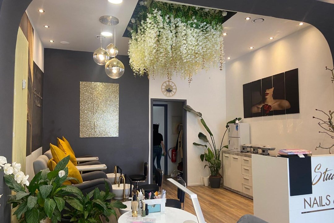 Studio 41 Nails & Beauty | Kosmetikstudio in Rosa-Luxemburg-Platz ...