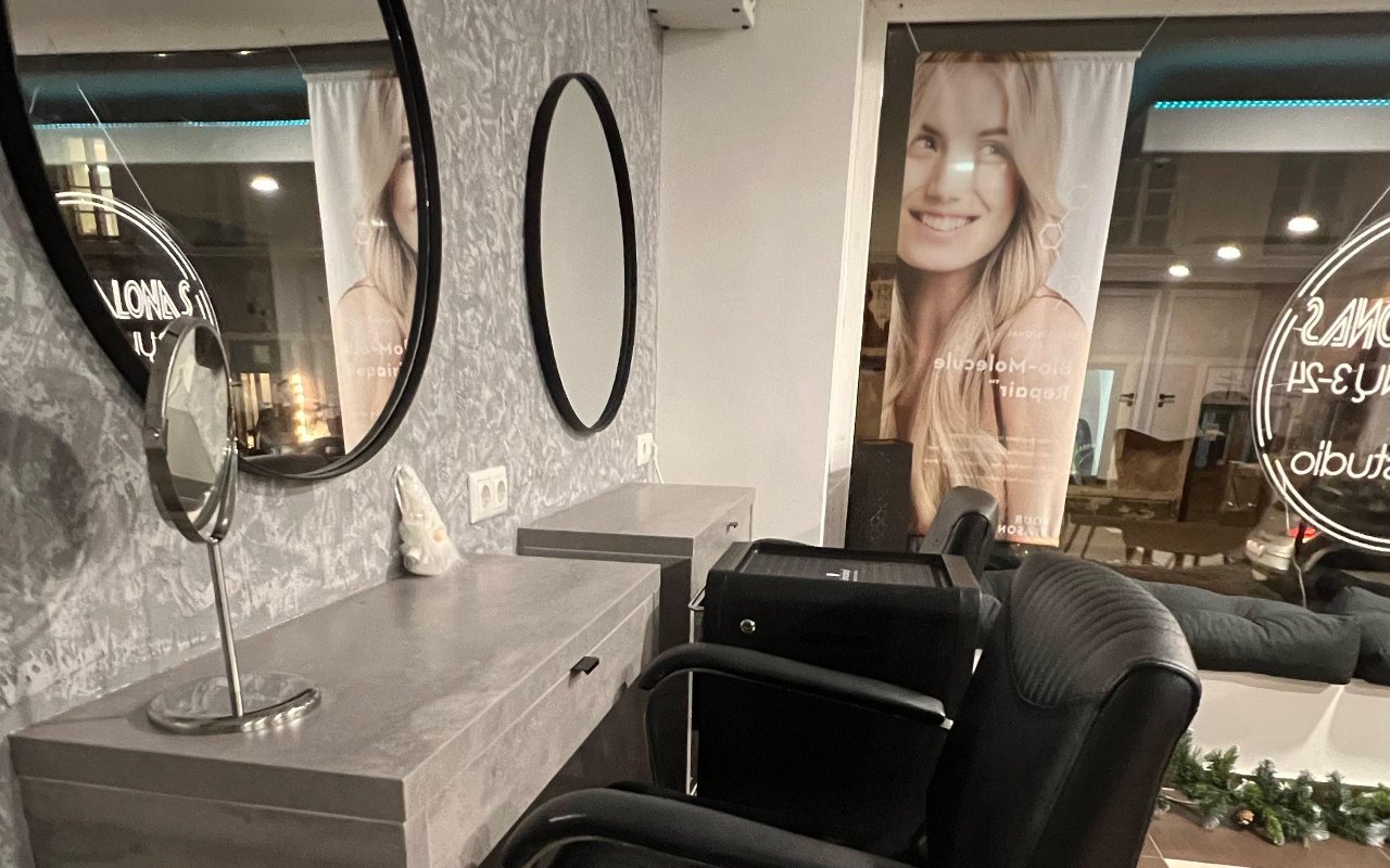 Cheminis plaukų tiesinimas šalia Mindaugo Maxima, Vilnius - Treatwell