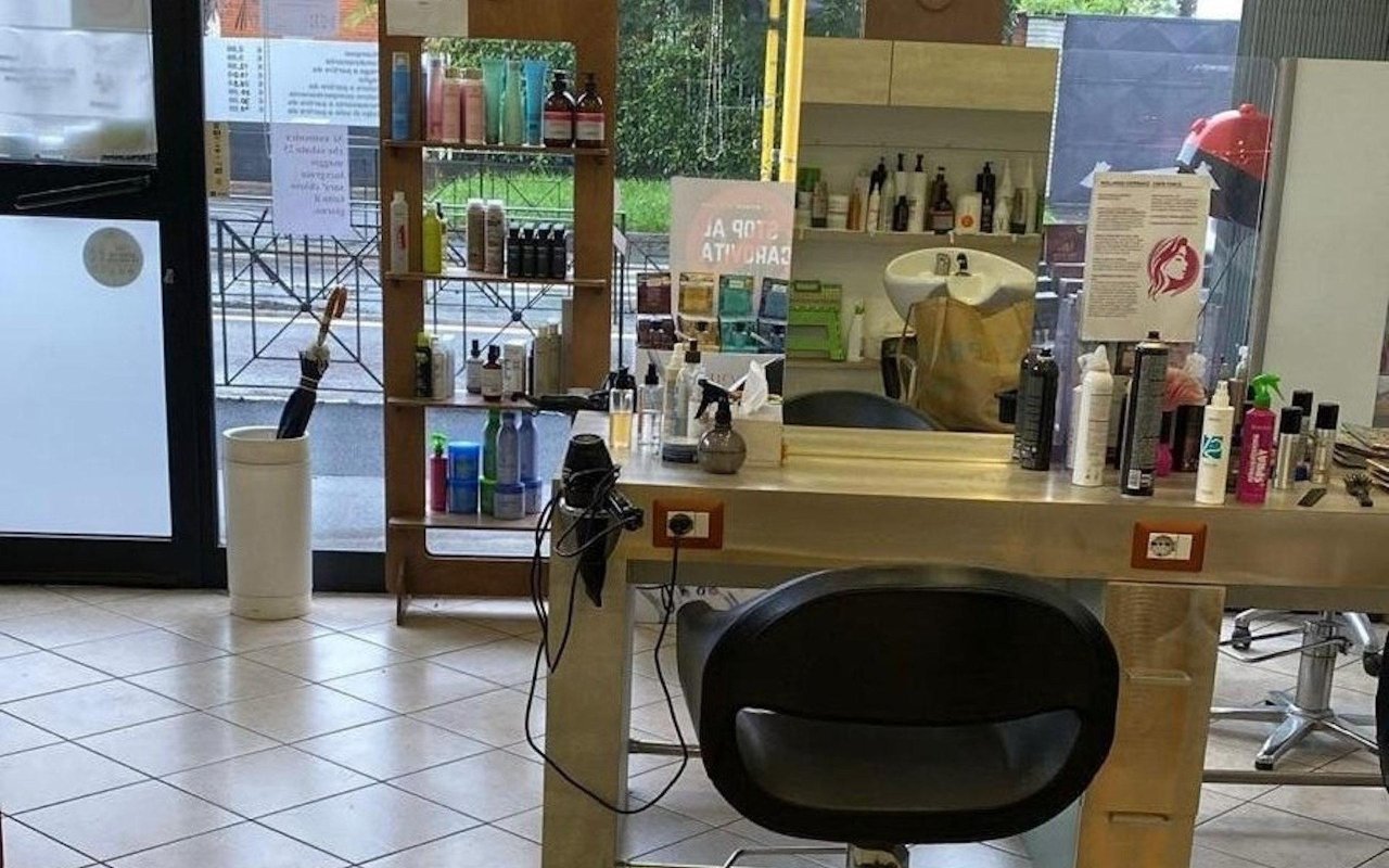 Colore donna senza ammoniaca vicino Baranzate, Lombardia - Treatwell