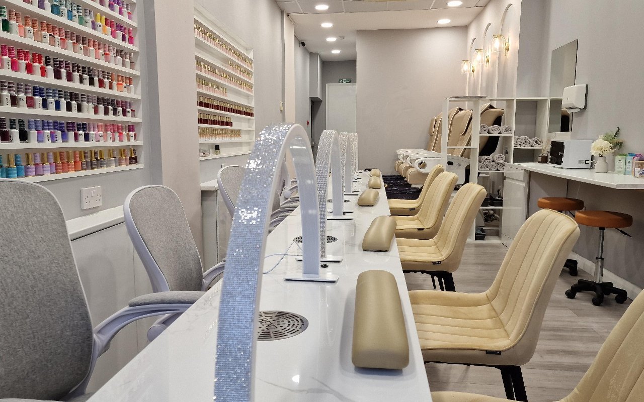 Hard Gel Extensions & Overlays near Elephant and Castle, London - Treatwell