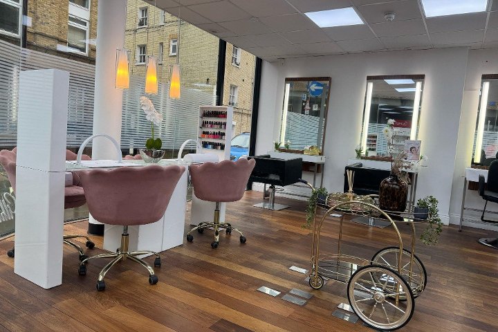 Silhani Beauty - Tower Bridge (Ladies Only) | Beauty Salon in East ...