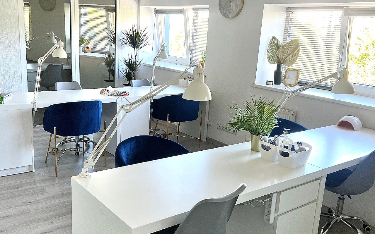 Japoniškas manikiūras šalia Karoliniškes, Vilnius - Treatwell