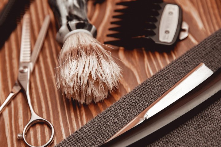 The Drunken Barber Shop di Cristian Dana | Barbiere a Duomo, Milano ...
