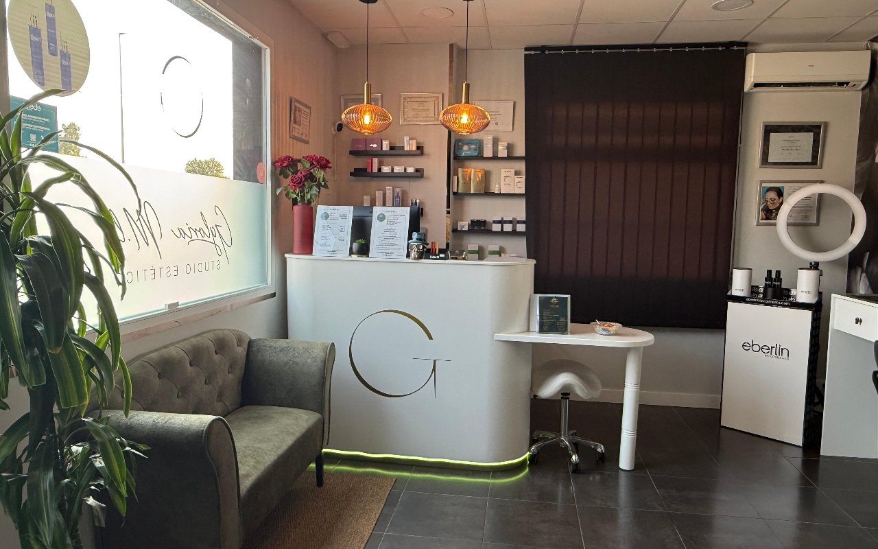 Depilación de cejas con hilo en Mérida - Treatwell