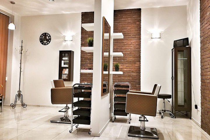 Plaukų meistrė Veslava | Kirpykla - Naujamiestis, Vilnius - Treatwell