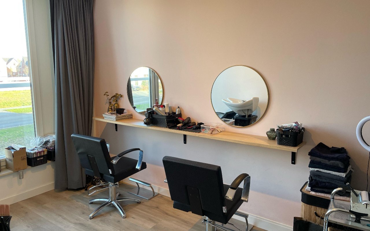 Ladies' T-Section Highlights in Leerdam, Zuid-Holland - Treatwell