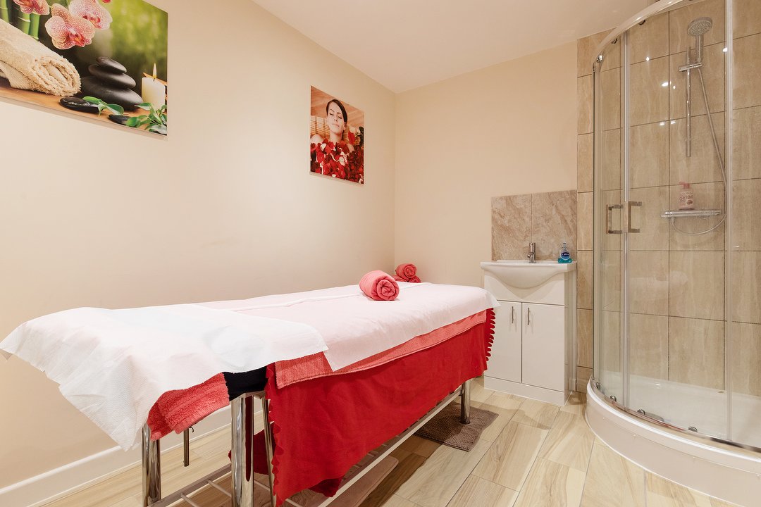 Golden Sunshine Health Massage And Therapy Centre In West Kensington