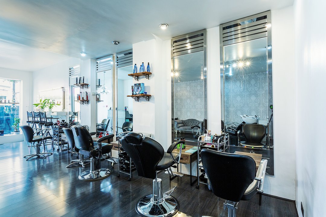 Roma's Beauty | Treatment Room - Beauty in Angel, London - Treatwell