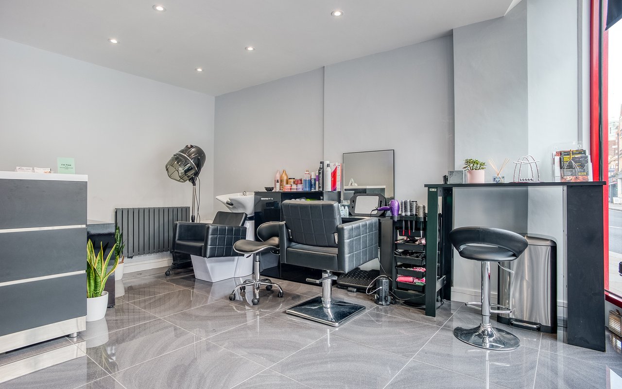 Ladies' T-Section Highlights near Watford, Hertfordshire - Treatwell