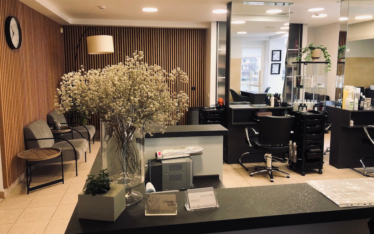 Top 20 salonai teikiantys paslaugą Kirpimas ir plaukų priežiūra rajonas ...