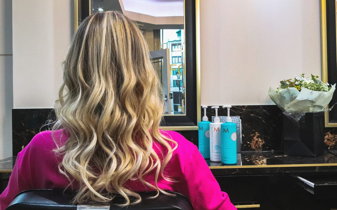 Hair Curling near Trafalgar Square, London - Treatwell