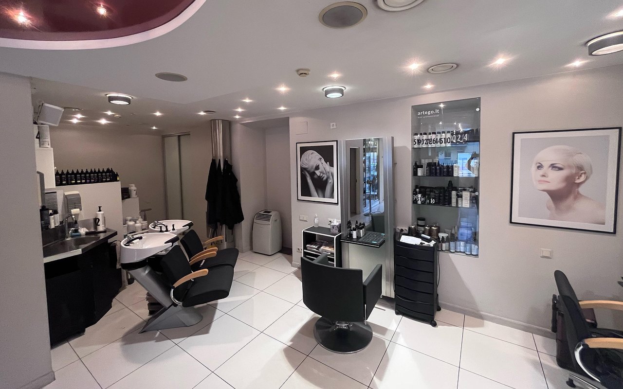 Cheminis plaukų tiesinimas šalia Mindaugo Maxima, Vilnius - Treatwell