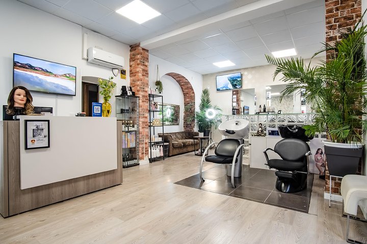 Paparazzi Hair Studio & Beauty | Peluquería en Malasaña, Madrid - Treatwell