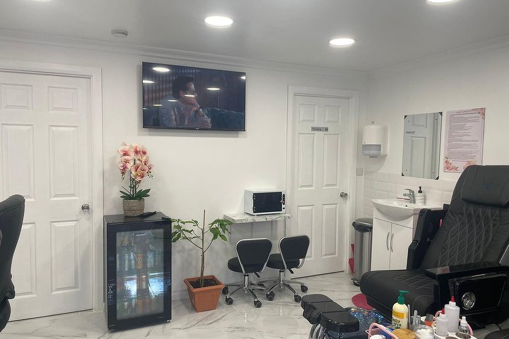 VR Star Nail | Nail Salon in Herne Hill, London - Treatwell