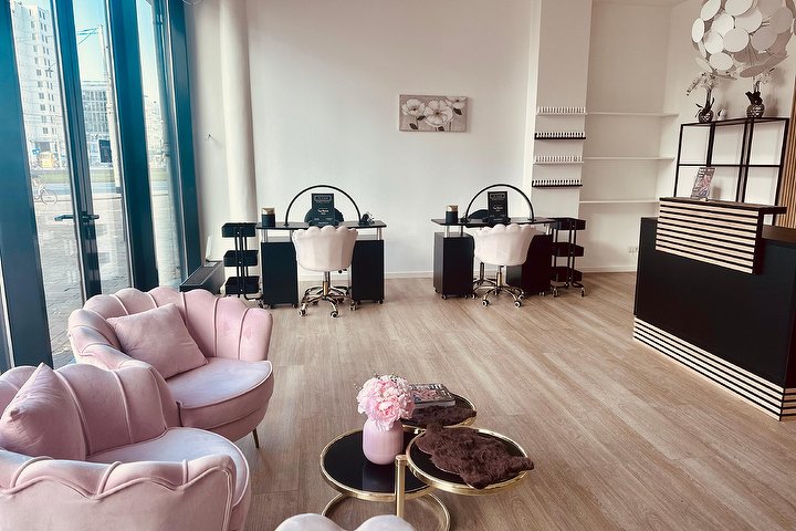 UR Nails & Beauty | Beauty Salon in Stadsdriehoek, Rotterdam - Treatwell