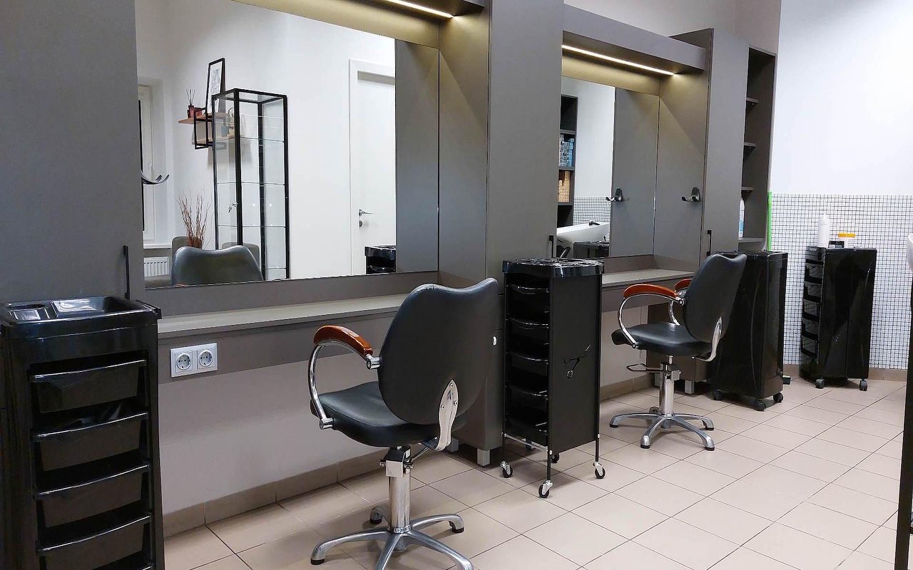 Top 20 salonai teikiantys paslaugą Vyriškas kirpimas rajonas: Lietuva ...