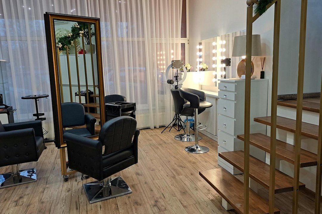 Kirpėja Valentina | Kirpykla - Žirmunai, Vilnius - Treatwell