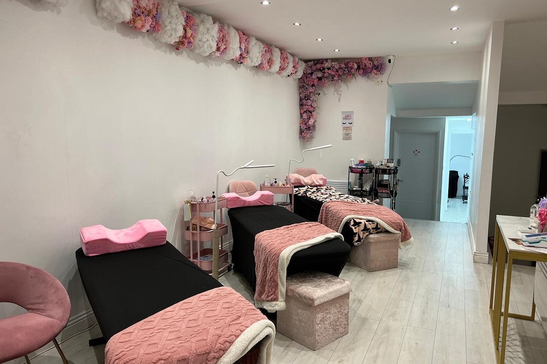 Vee Aesthetics | Treatment Room - Beauty in Kingsland Road, London ...